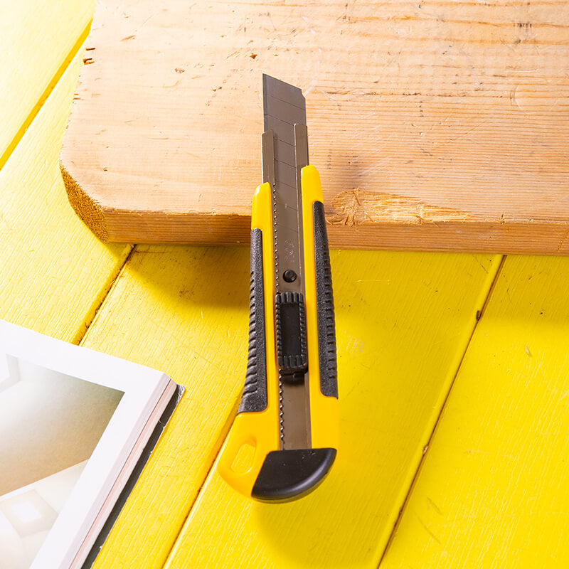 Deli Rubber Plastic Art Knife 18mm Self-Locking SK5 DL004; ECVV UAE ...